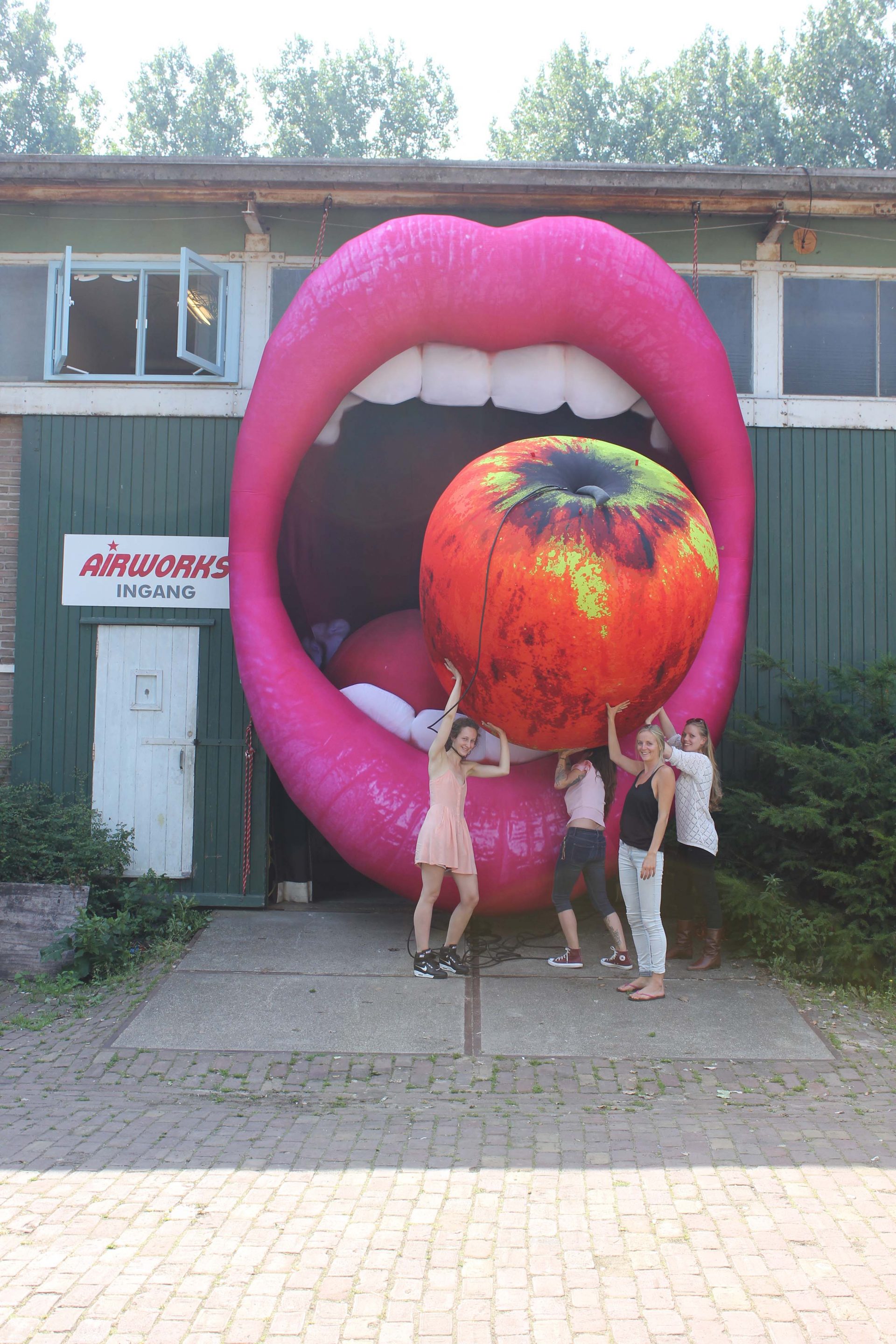 Pop fruit - Airworks Rentals